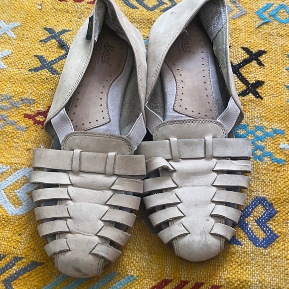 Bass | Shoes | Vintage Bass Fisher Man Sandals Beige Soft Leather ...